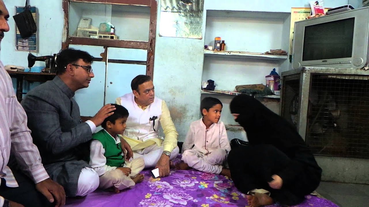Abu Asim Azmi meeting with dr Haneef Family - YouTube