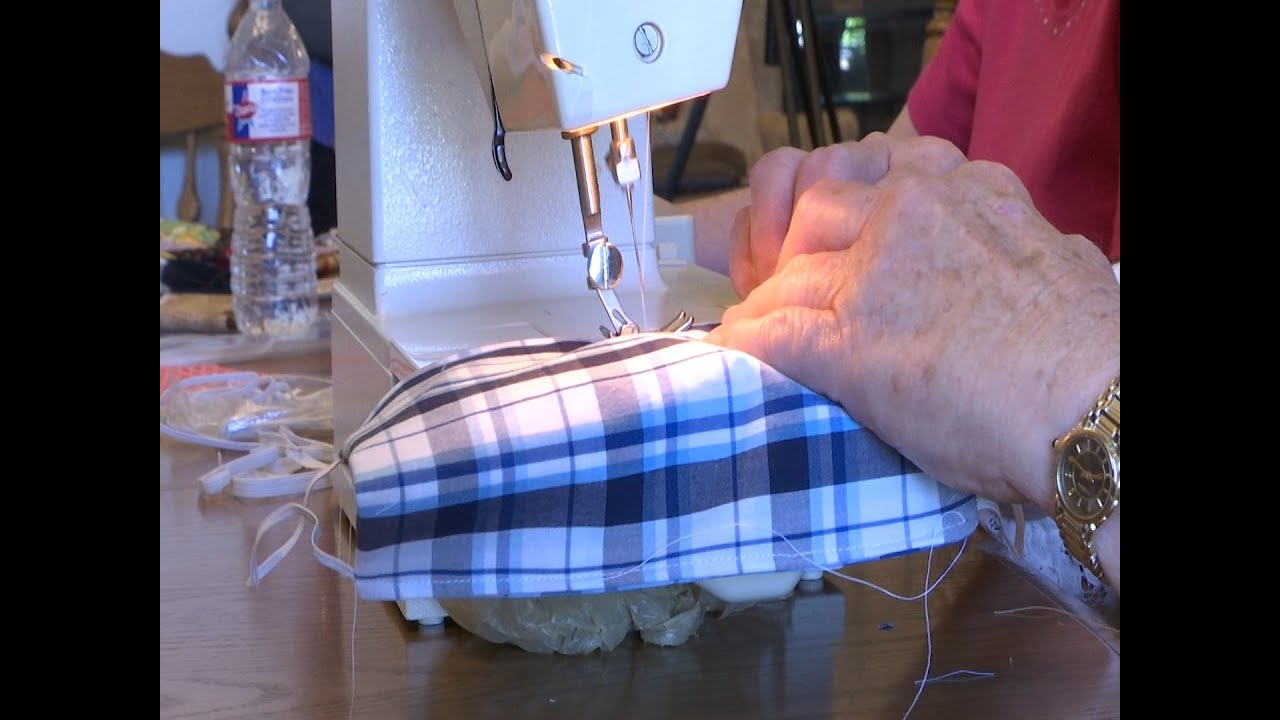 Mennonite women from Seminole make 1800 masks - YouTube