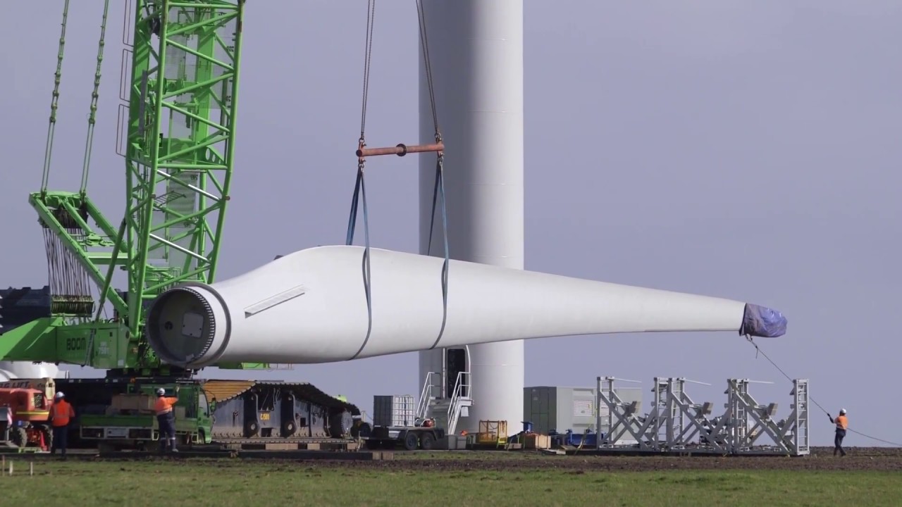 Watch how a wind turbine is installed - Time lapse camera footage - YouTube