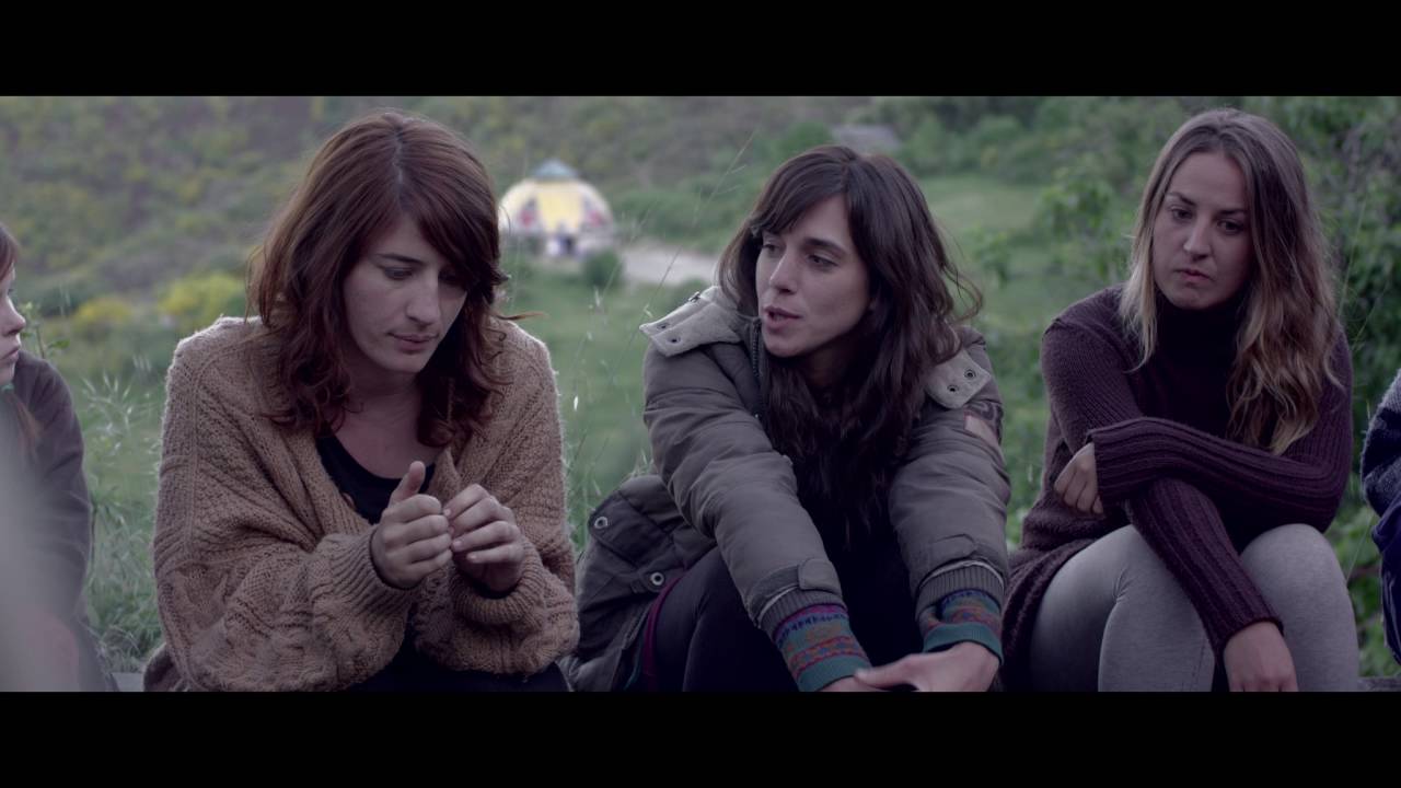 Julie Tráiler - YouTube