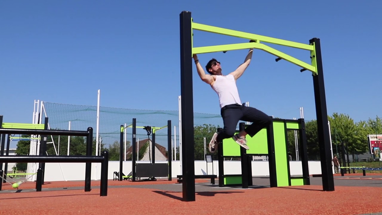 Cliff hanger, agrès fitness de plein air - Gamme Parcours Ninja - YouTube