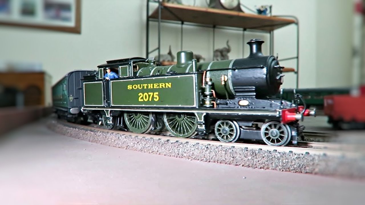 LBSCR Marsh I3 taster and Christmas greetings. OO gauge models - YouTube
