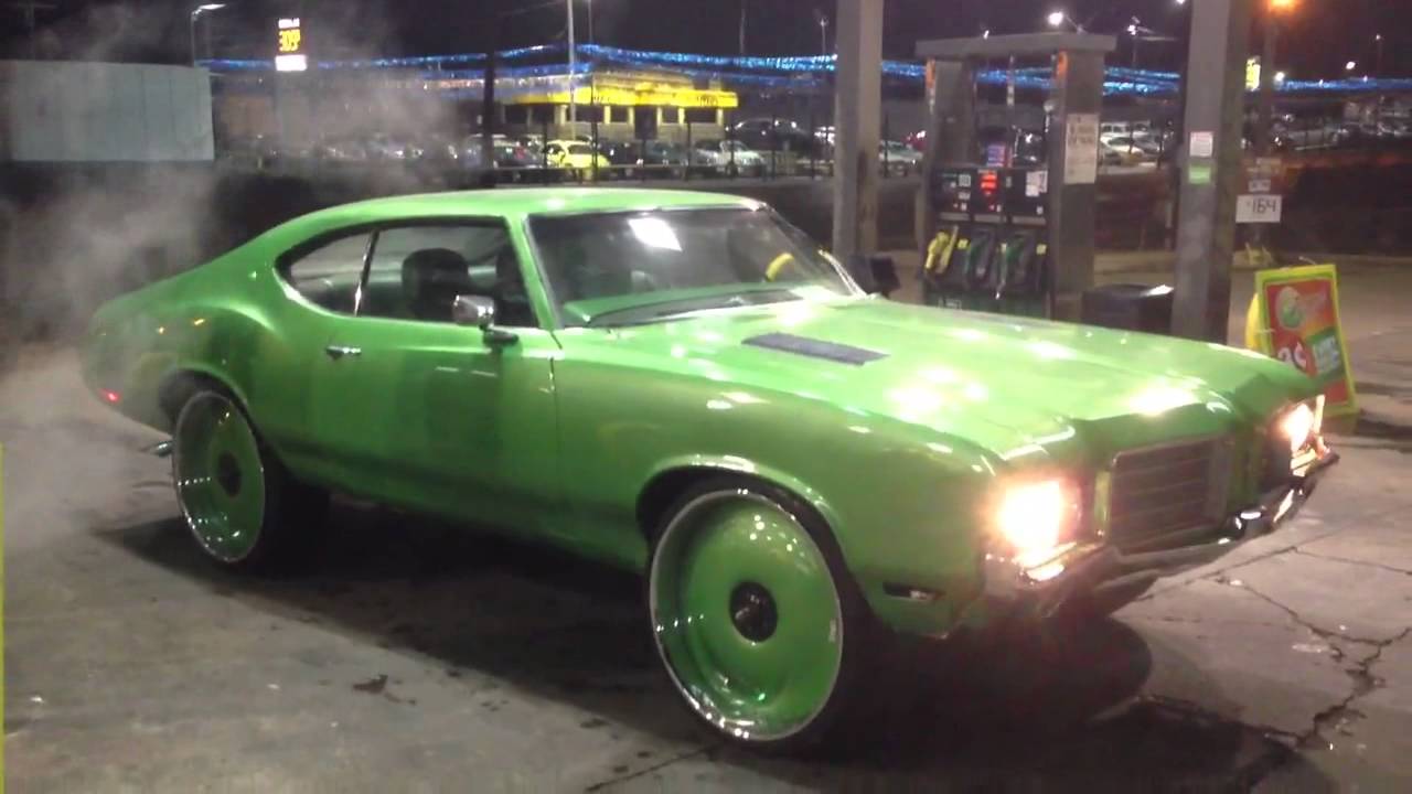 Cutlass on 26s dubs - YouTube