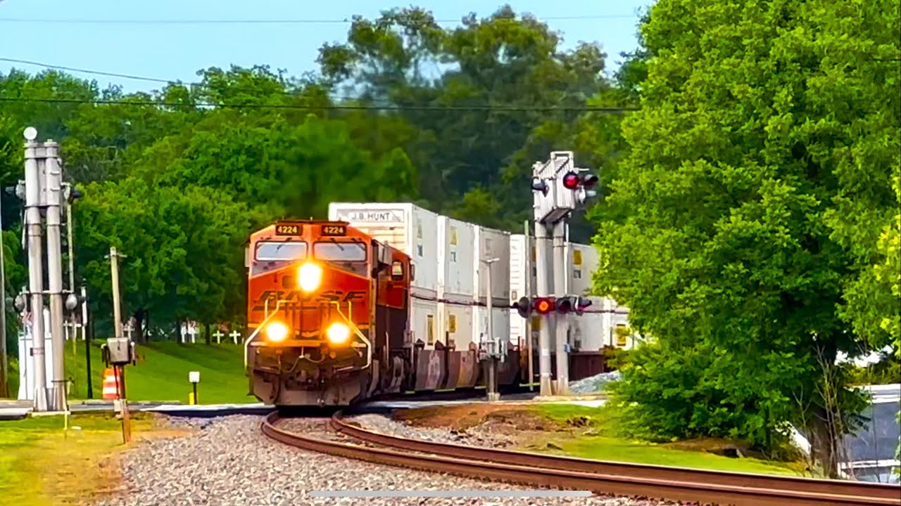 NS 283: BNSF 4224 6725 Duluth GA - YouTube