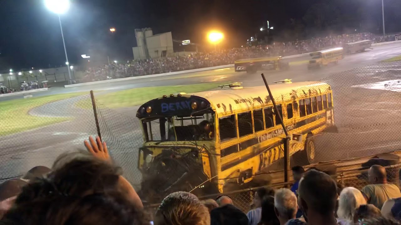 Bus Race Figure 8 - YouTube