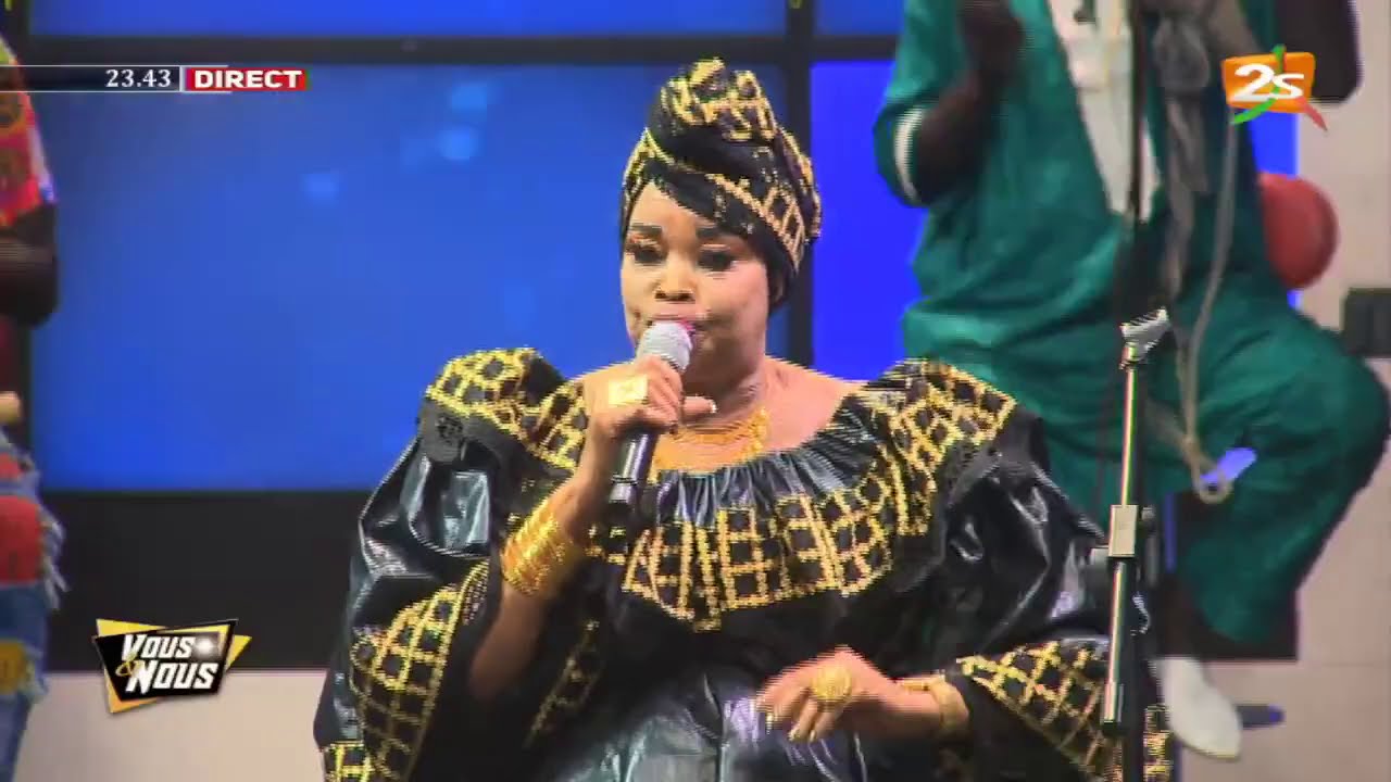 LA PREMIÈRE PRESTATION DE FATOU LOABÈ DANS VOUS ET NOUS - YouTube