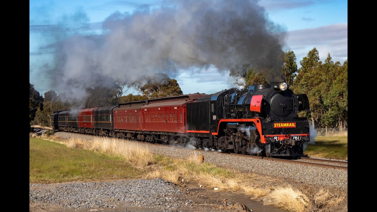 5 locos on 7M41 at Lovely Banks plus Steamrail's 3rd Eureka Express to ...