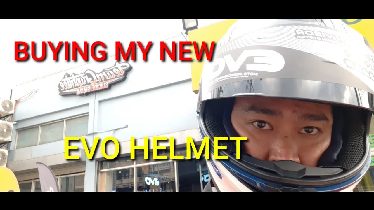 Buying my new EVO helmet @ team graphitee/ MJ Motovlog - YouTube