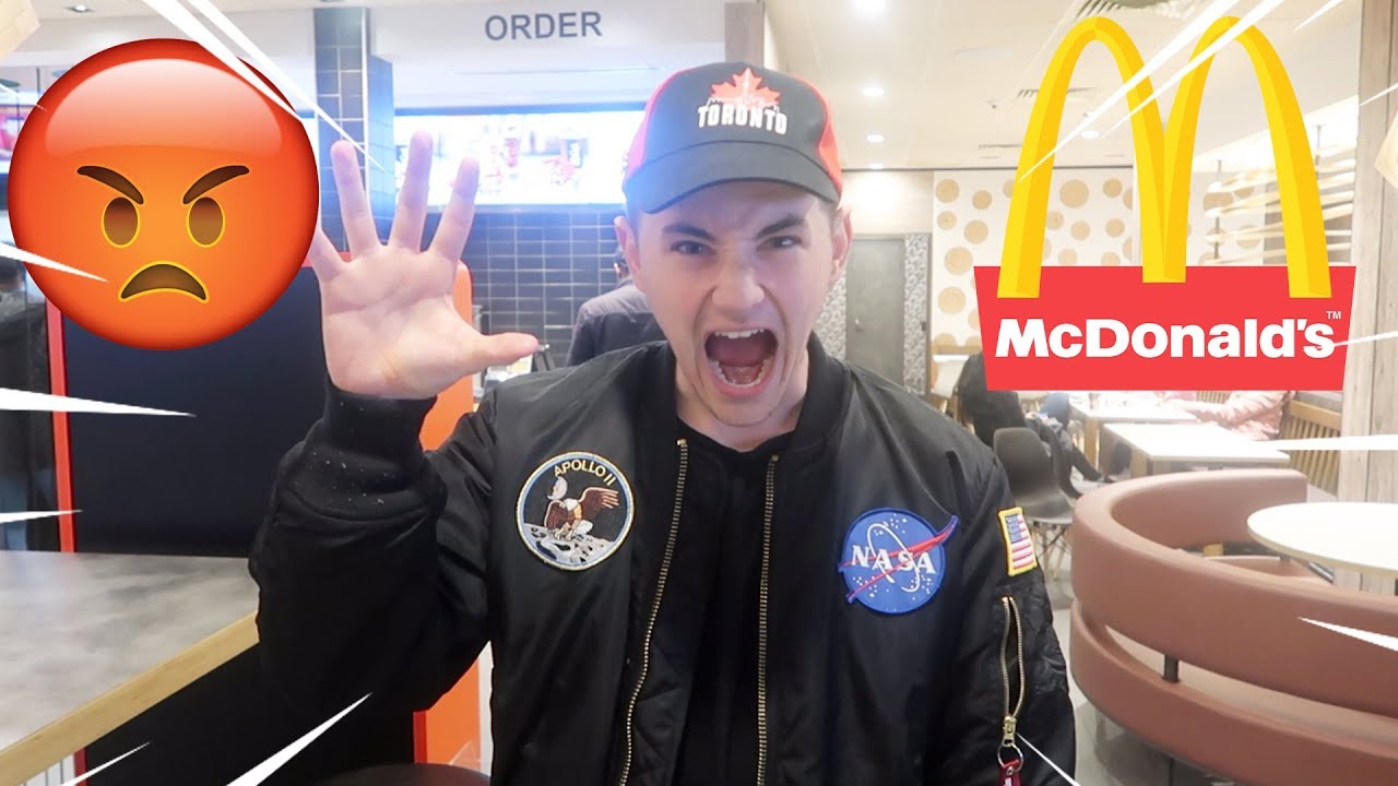ANNOYING MY ROOMMATE STROMEDY IN MCDONALDS ... ( we got kicked out ...