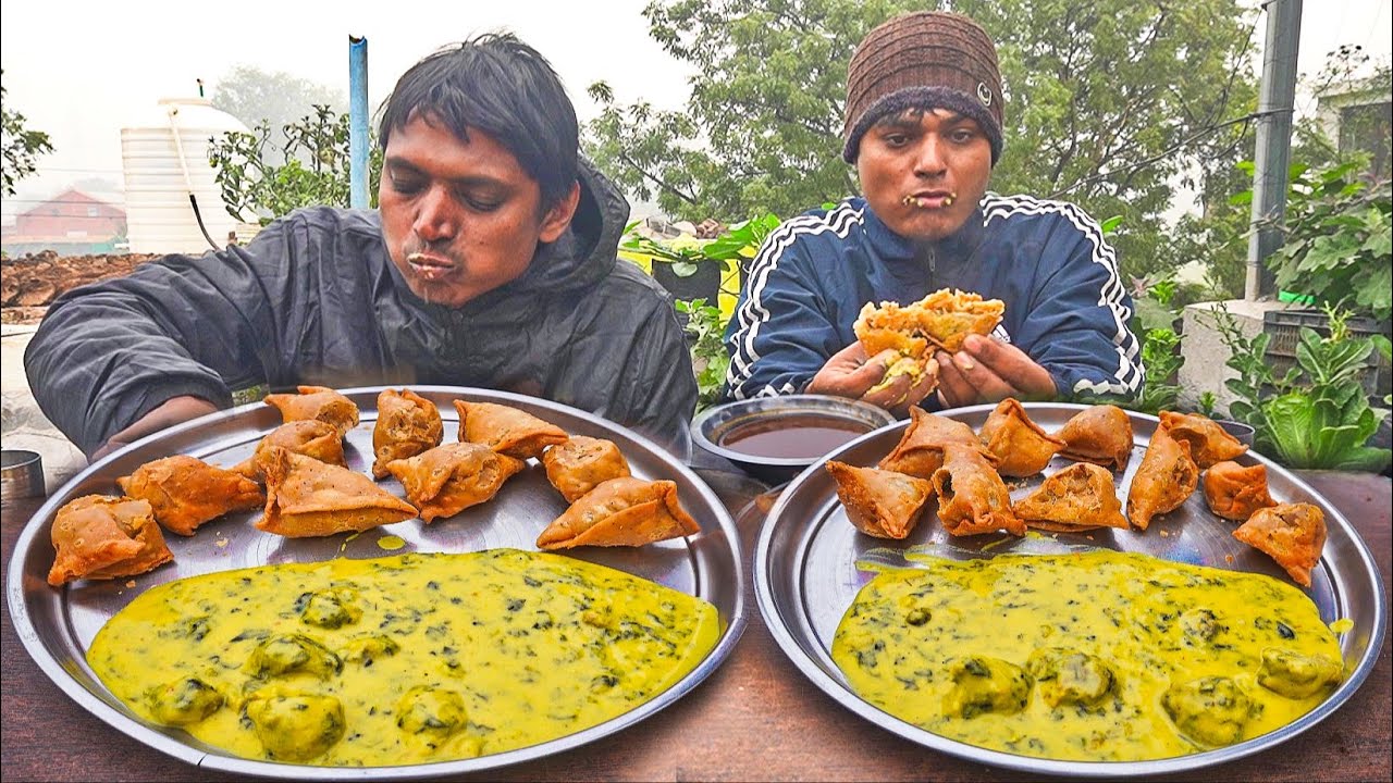20x Samosa, Palak Pakora Curry Thali Eating Challenge | Big Samosa Food ...