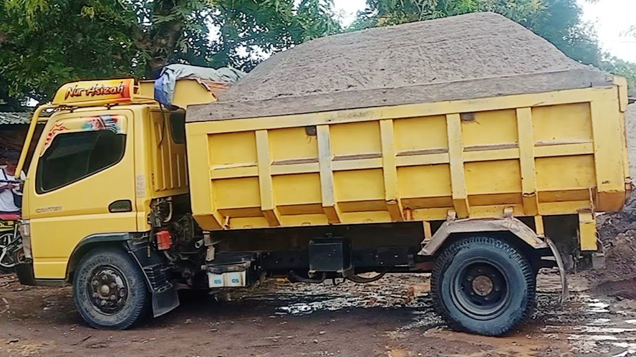 Mobil Dump Truck Pengangkut pasir Jomplang Muatan full Bak - YouTube