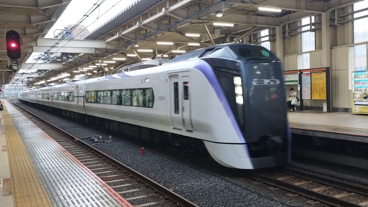 E353系 S114編成 特急あずさ45号松本行が国立駅1番線を通過するシーン - YouTube