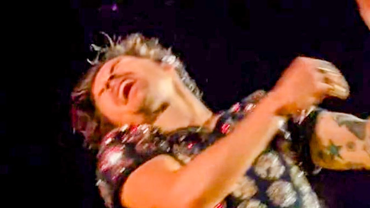 Celebrities Who Publicly Humiliated Themselves On Stage - YouTube