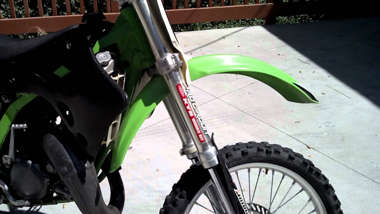 2001 Kawasaki kx125 - YouTube