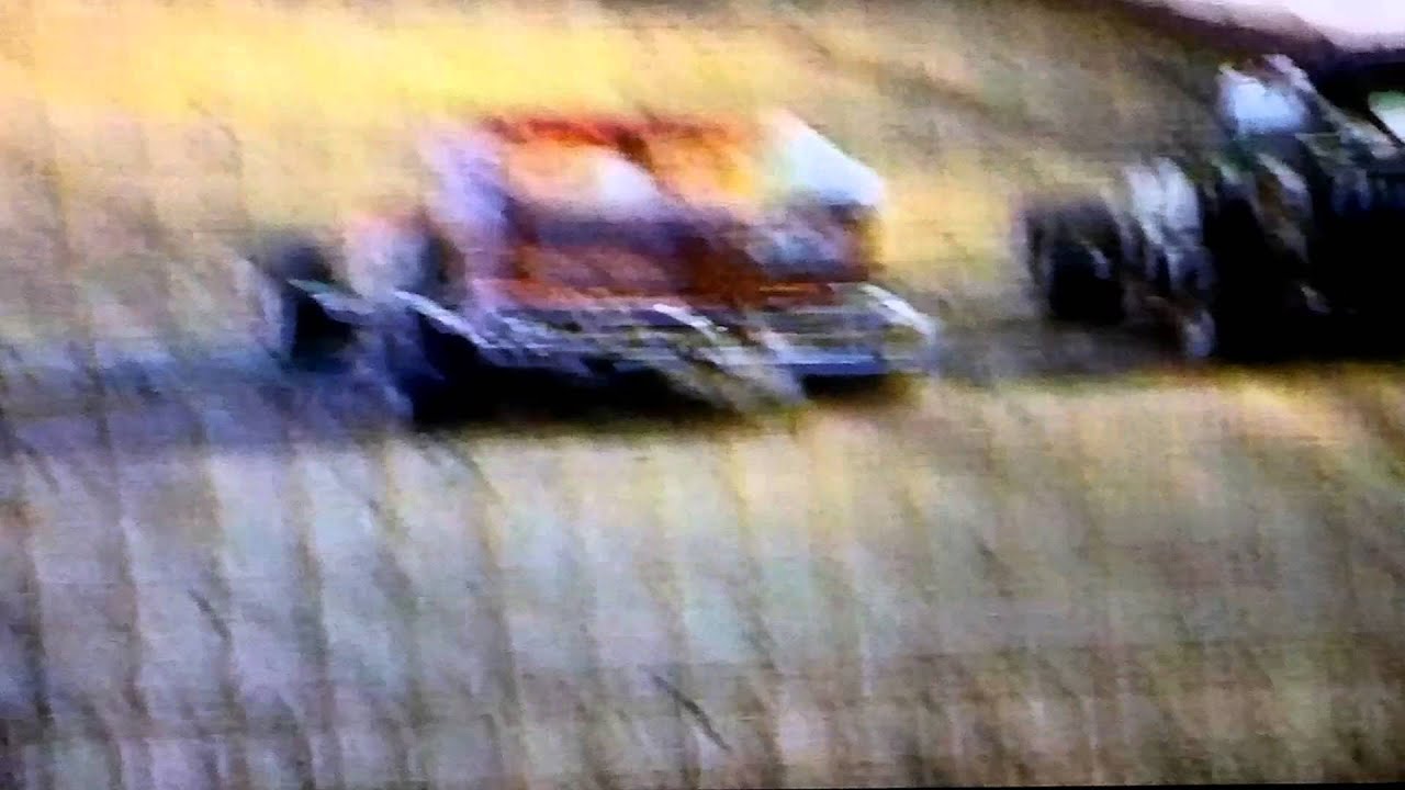 Kenny Brightbill and Chip Slocum heat race - YouTube