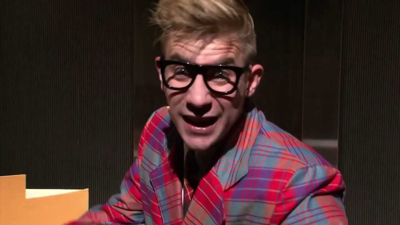 Casper Christensen Komplekset Tandbørsten Trailer - YouTube