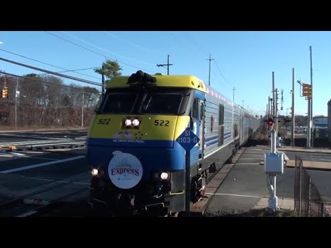 LI 522 Leads 1st Ever MTA LIRR Train 8099 Holiday Express West through Central Islip, NY 12/03 ...