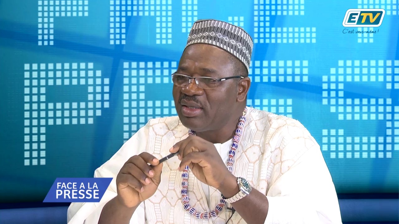 Le Prince Jean GALLO JIOTSA MIATSUET de la tribu BAFOU (Partie 1) - YouTube