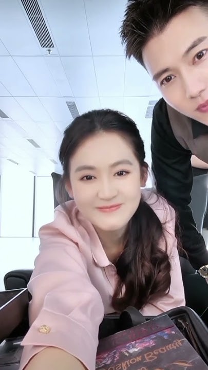Huang Wenbo x Zhai Yiying's live chat #chinesedrma #movie #romantic - YouTube