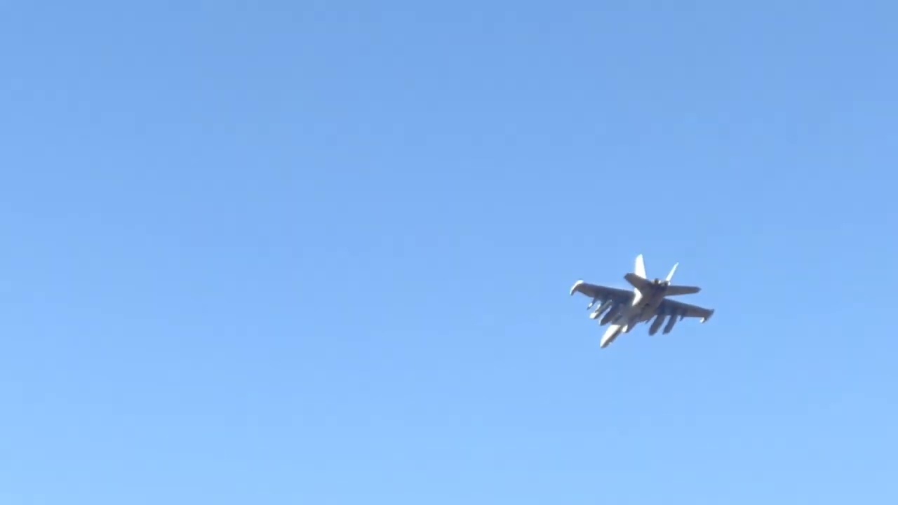 f18 super hornet, low level fly pass Amberley. - YouTube