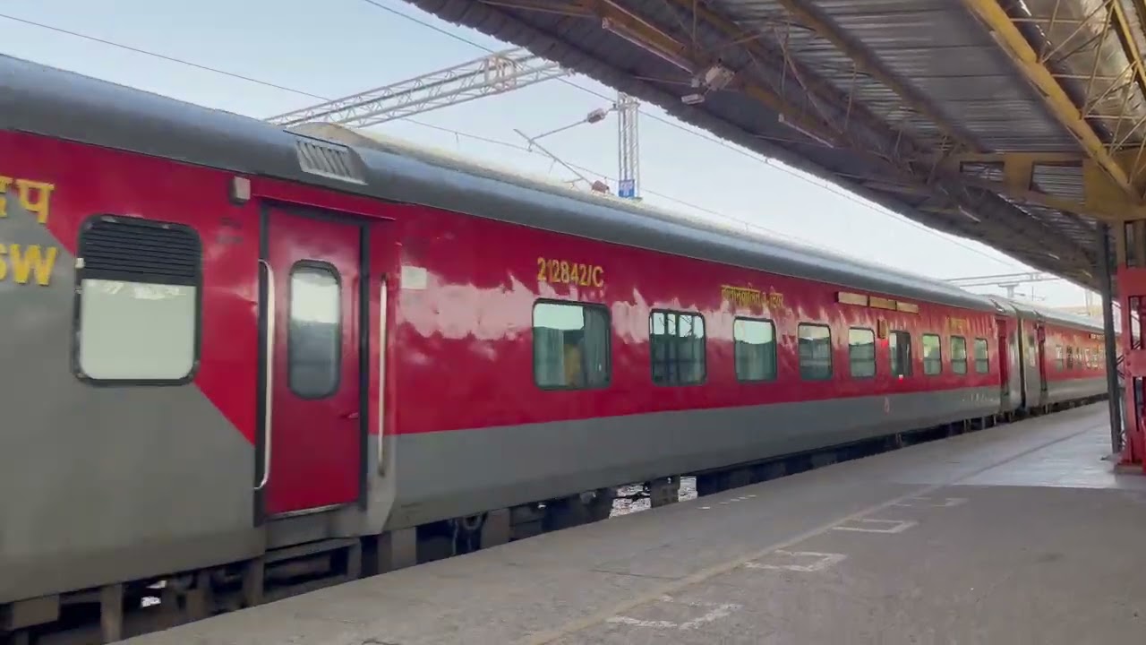 12630/Karnataka Sampark Kranti Express (Via Pune) - YouTube