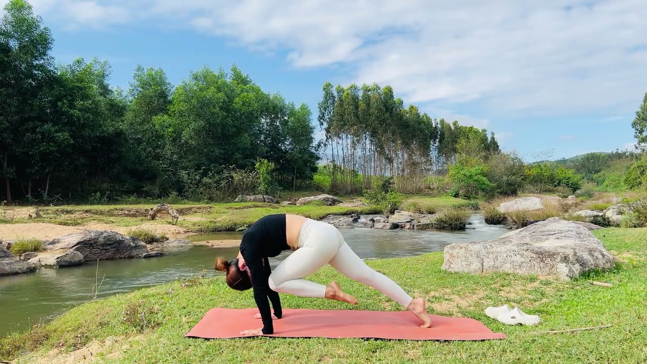 aily Stretching in Pantyhose | Flexibility & Mobility | Reba Fitness ...