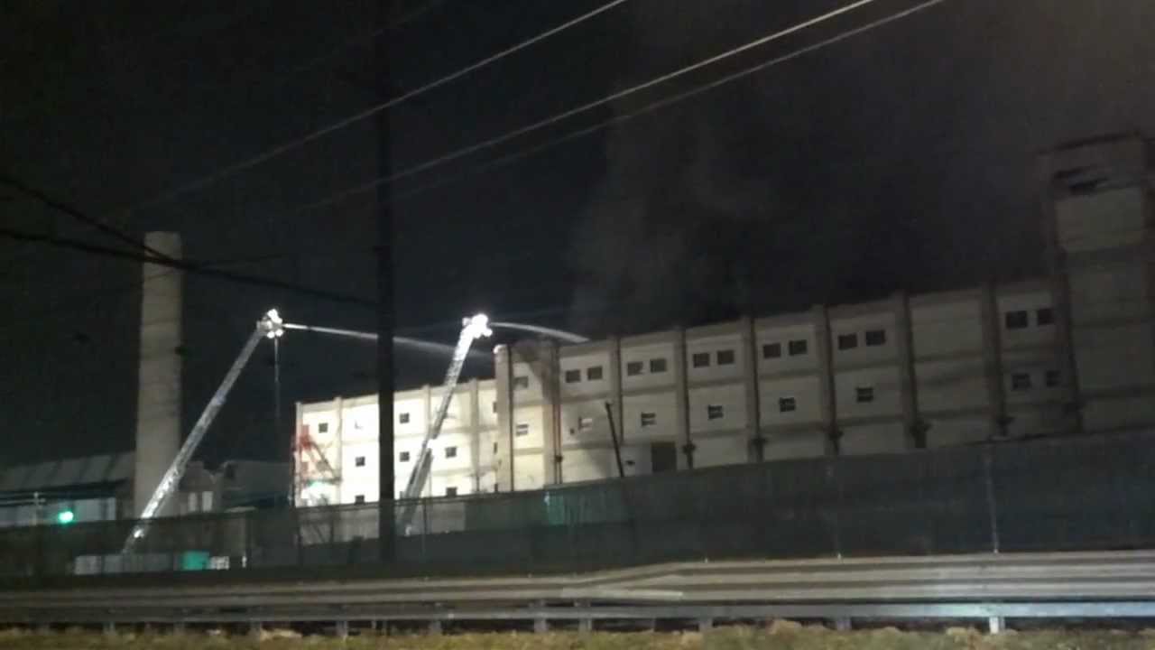 Elizabeth nj warehouse fire Newark ave 12/23/11 p-3 - YouTube