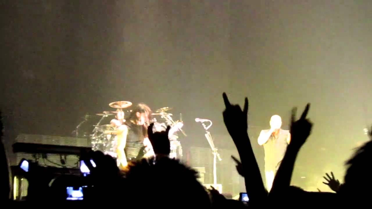 Disturbed - Intro & Asylum (live @ Wembley Arena , London 8/12/2010)on ...