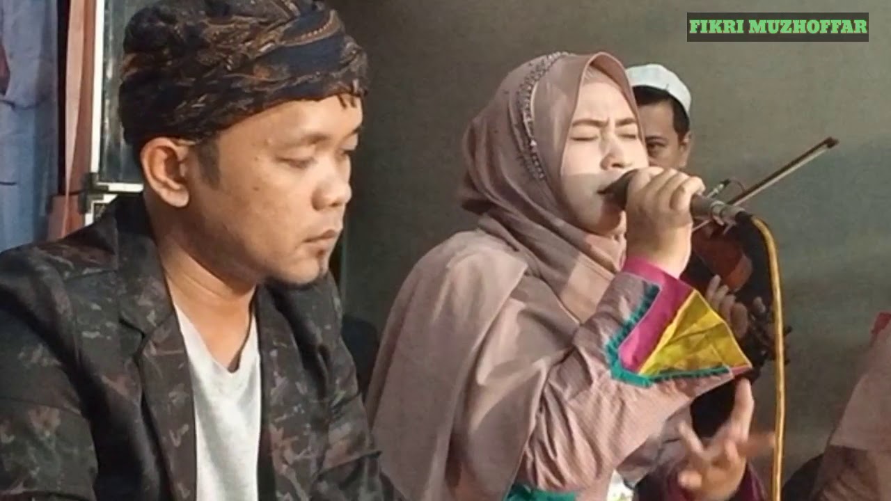 YA ROBBI SHOLLI ALA MUHAMMAD ~ DIAH NURIL - YouTube
