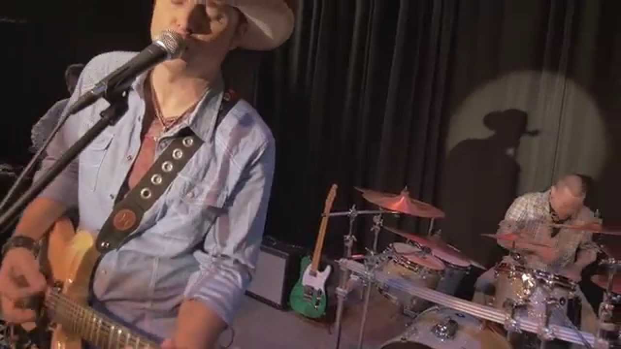 Corey Farlow - COUNTRY NEVER STOPS (Official Video) - YouTube