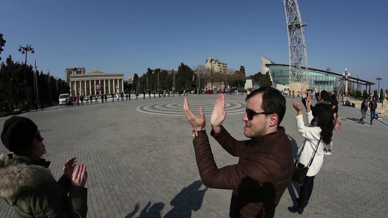 Bakuvians perform national 'Yalli dance' in honour of Nowruz - YouTube