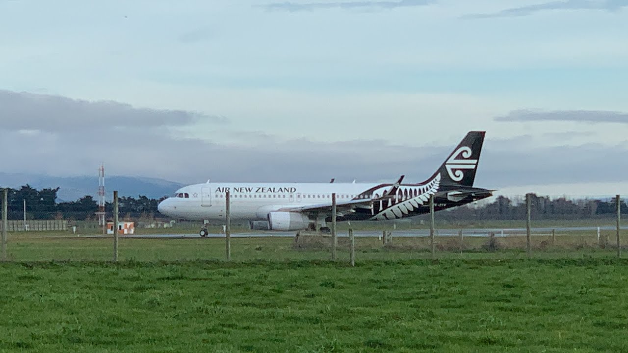 7 aircraft at Dunedin Airport as Rush hour begins. Dunedin airport ...