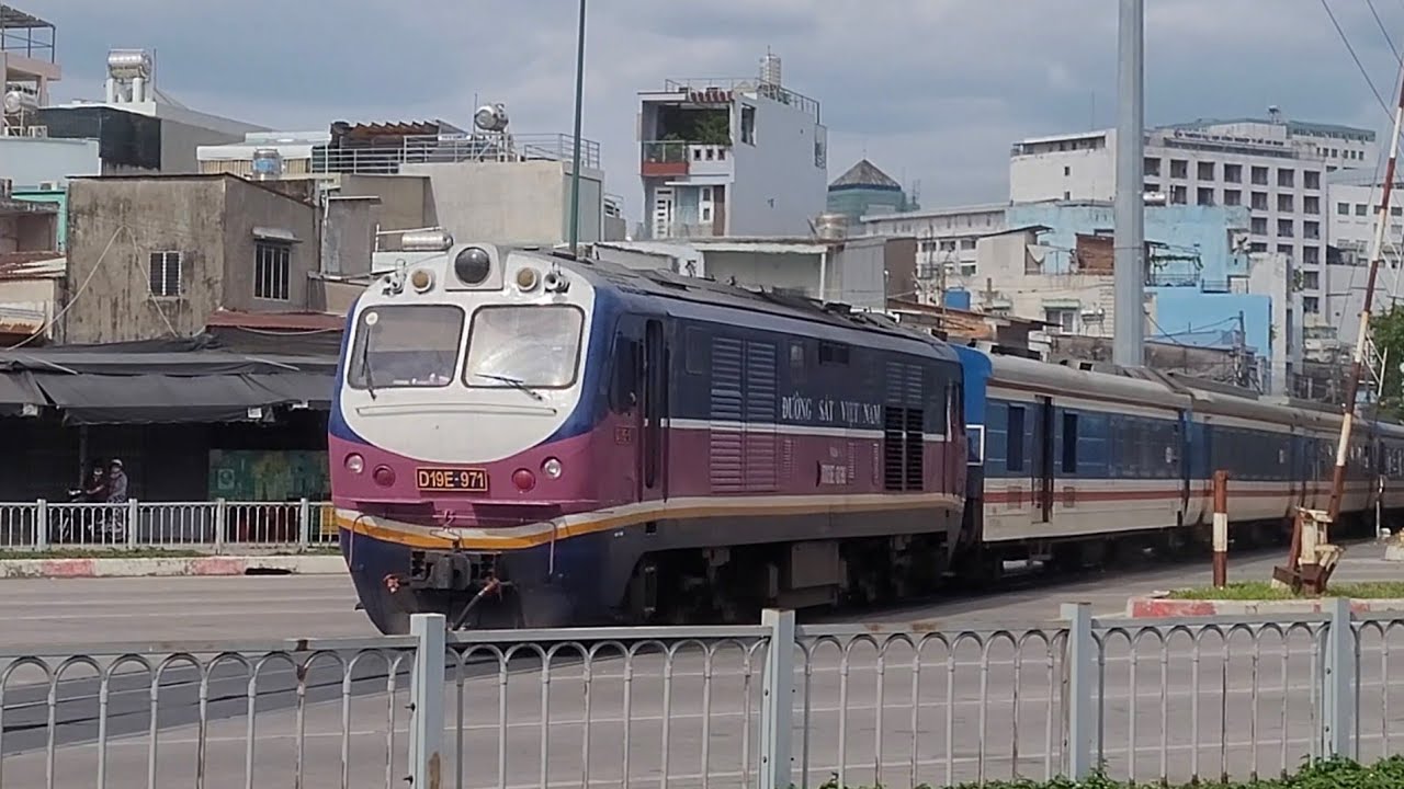 [950 - TÀU TẾT 2023] D19E-971 (XNĐM Sài Gòn): SE23 | 14:02 - 28.01.2023 - YouTube