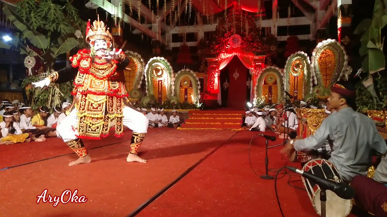 Tari Jauk Manis // Calonarang Pura Dalem Negara Batuan - YouTube