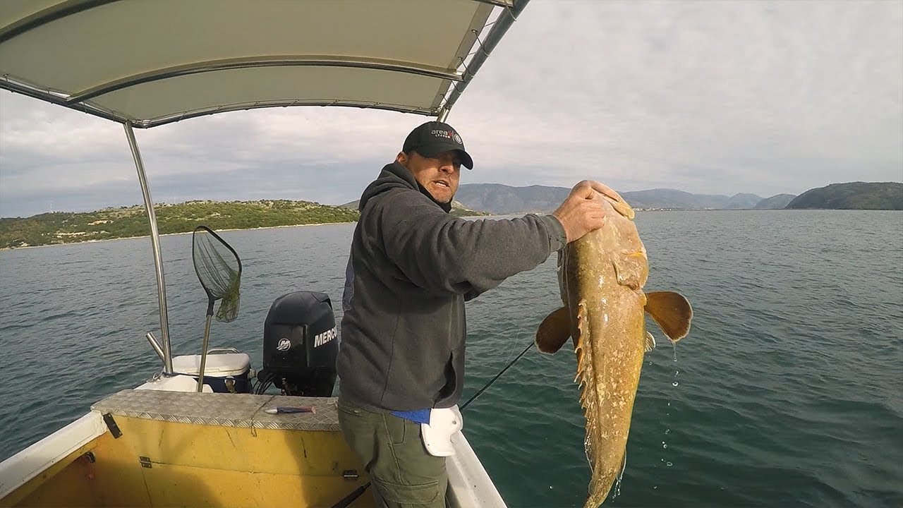 Peshkim me grep ne thellesite e Jonit | ABC News Albania - YouTube