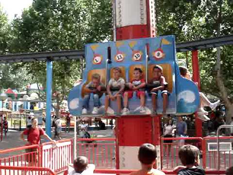 Eugenio en la mini lanzadera - YouTube