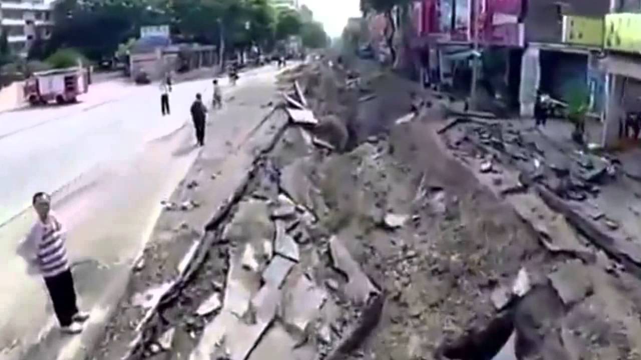 Gas explosion taiwan Kaohsiung in 08/01/2014 - YouTube Video - YouTube