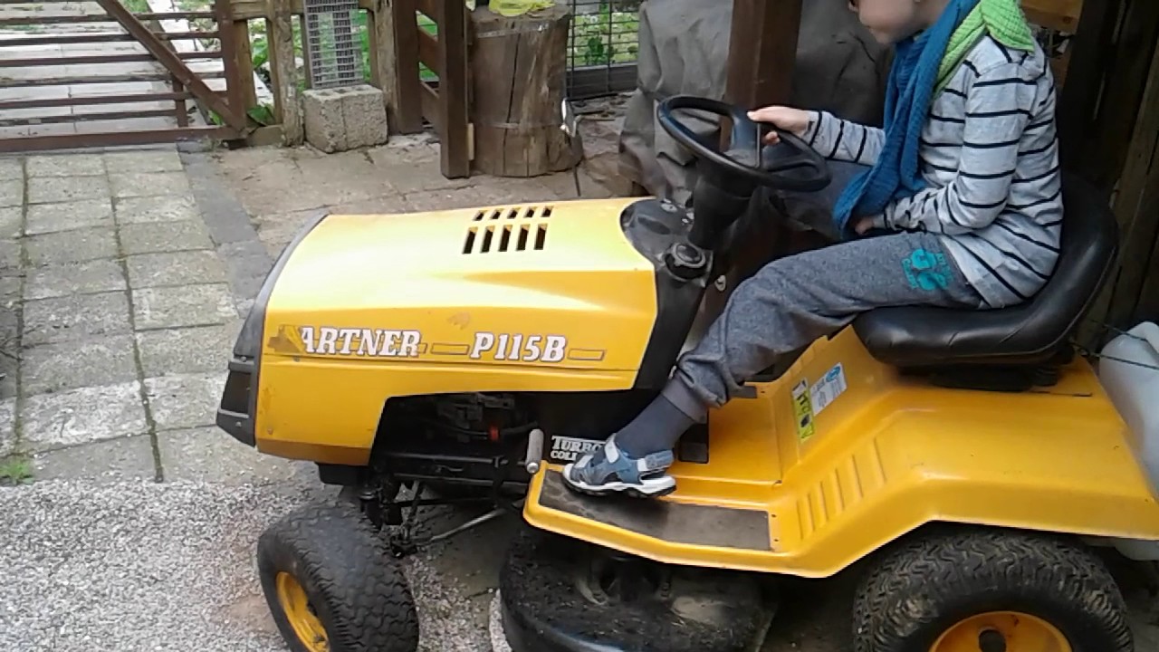 Rasenmähertraktor partner p115b - YouTube