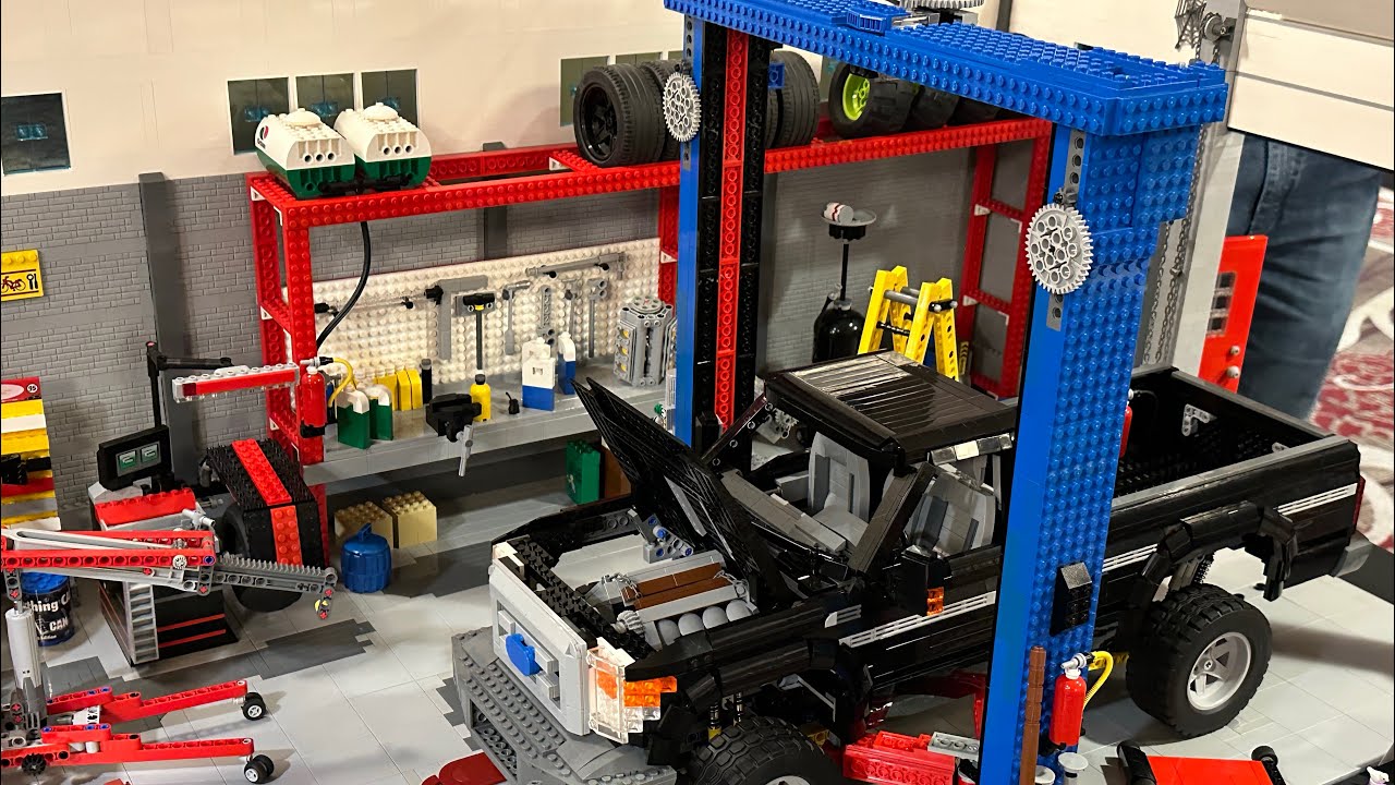 LEGO Mechanics Shop With Movement - BrickCan 2024 - YouTube