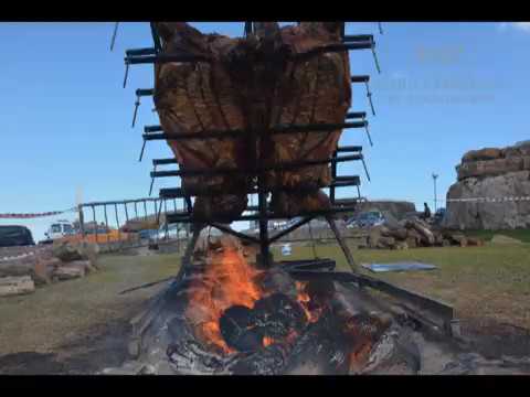 Haciendo una Vaca entera frente al mar a la PARRILLA - YouTube