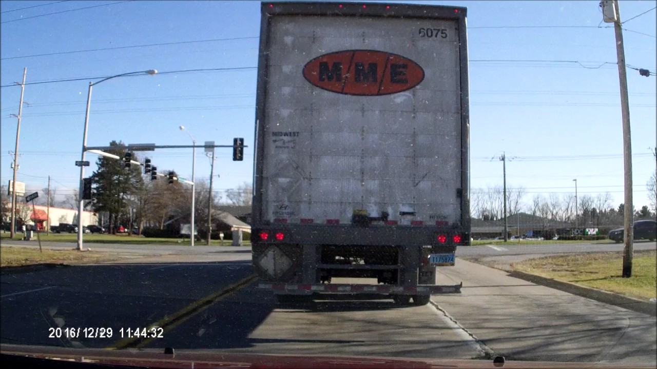 Midwest Motor Express Runs Red Light - 12.29.16 - Davenport, Iowa - YouTube