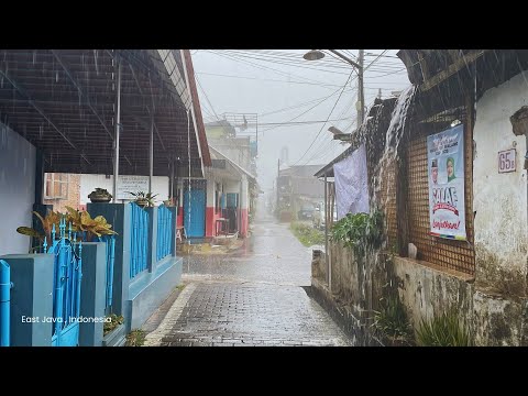Yağmur Fırtınasının Ortasında Köyü Keşfetmek | Eşsiz ve Heyecan Verici Bir Deneyim.