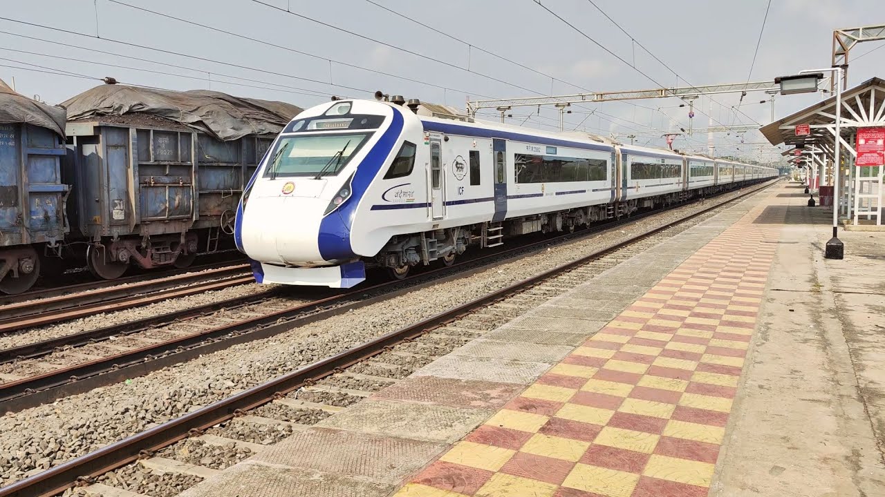 Vande Bharat Express Top Speed At Rayanapadu #railway #railfans - YouTube