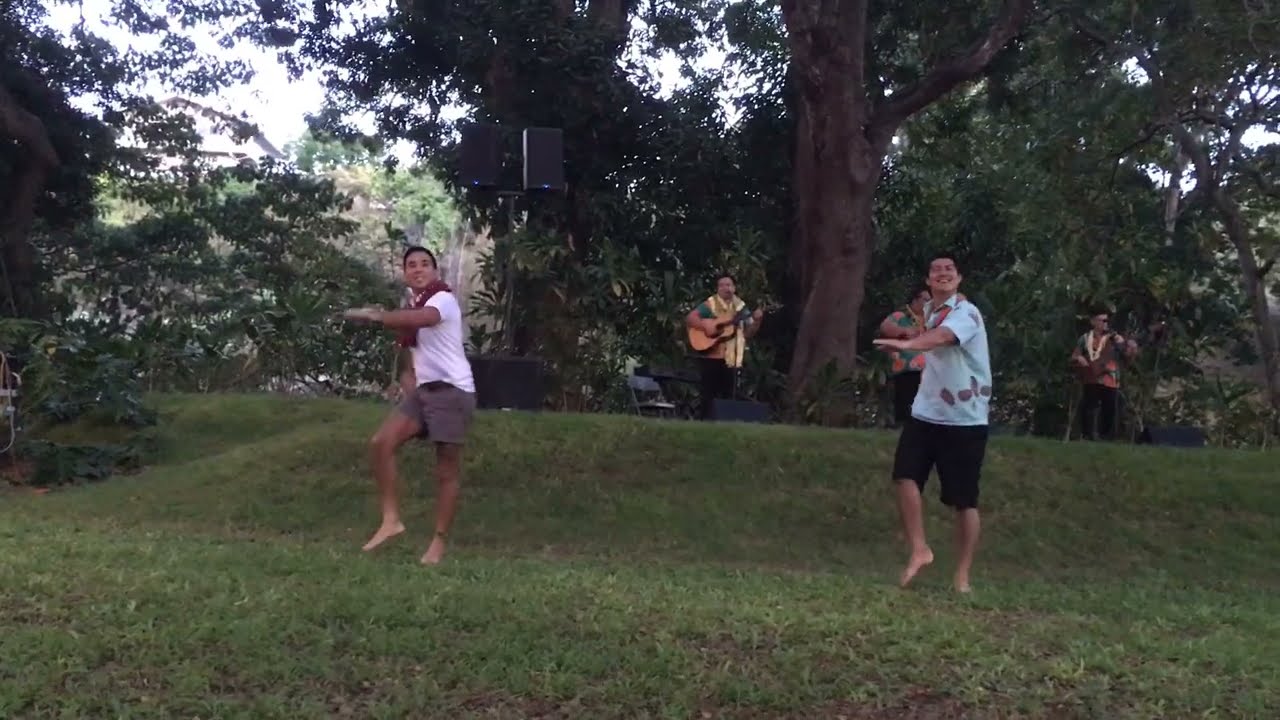 Keauhou - "Hanohano Haʻikū" with Hula - YouTube