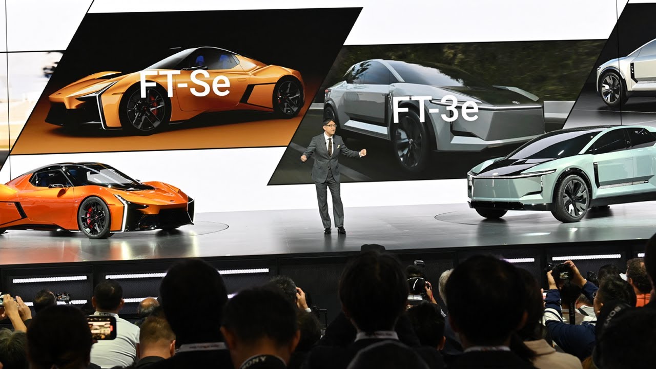 Japan auto show returns, playing catchup on EVs - YouTube