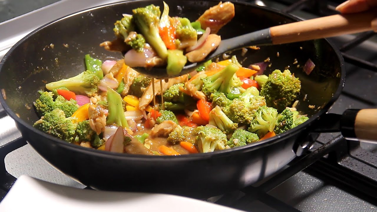 CHICKEN WITH BROCCOLI / REBA UKO WATEKA BROCCOLI N' INKOKO😍😍 ️ ️ - YouTube