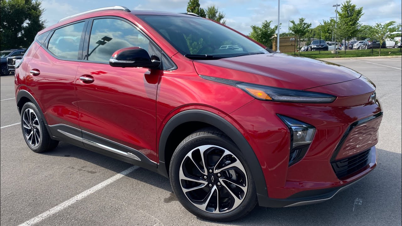 2022 Chevrolet Bolt EUV Premier Test Drive & Review - YouTube