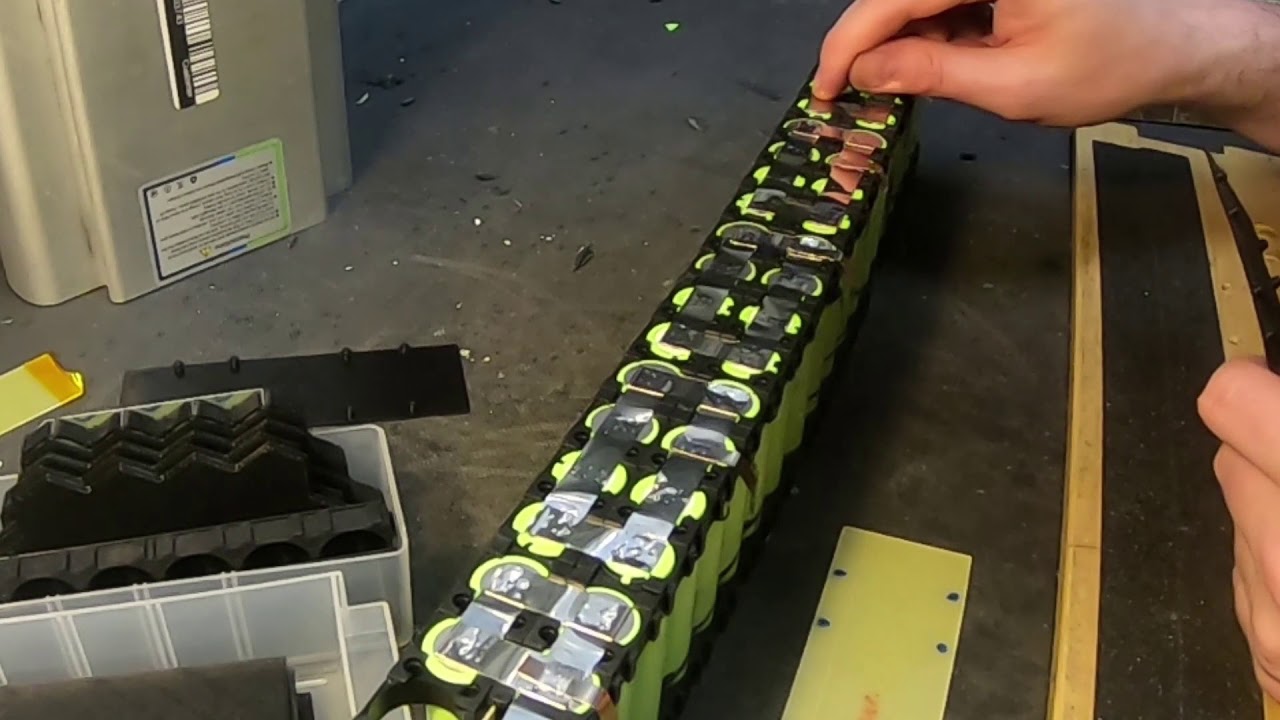 Custom DIY 3D printed separator for folded 36V batterypack - YouTube
