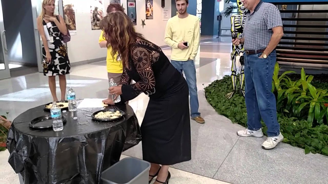 Food relay - YouTube