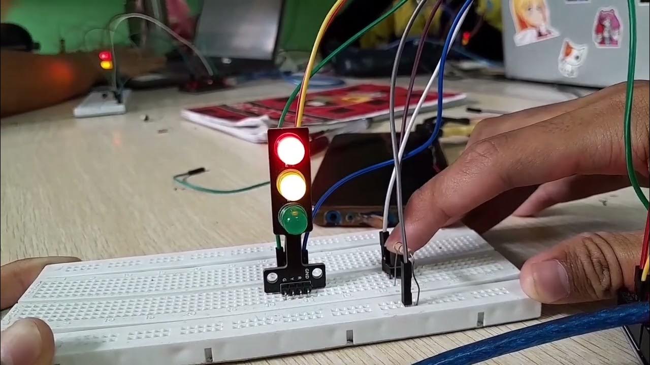 Rangkaian traffic light menggunakan Button atau Switch - YouTube
